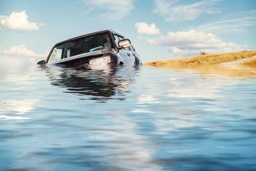 8 steps to escape a sinking car (advice we hope you never need!) - Lilyvolt